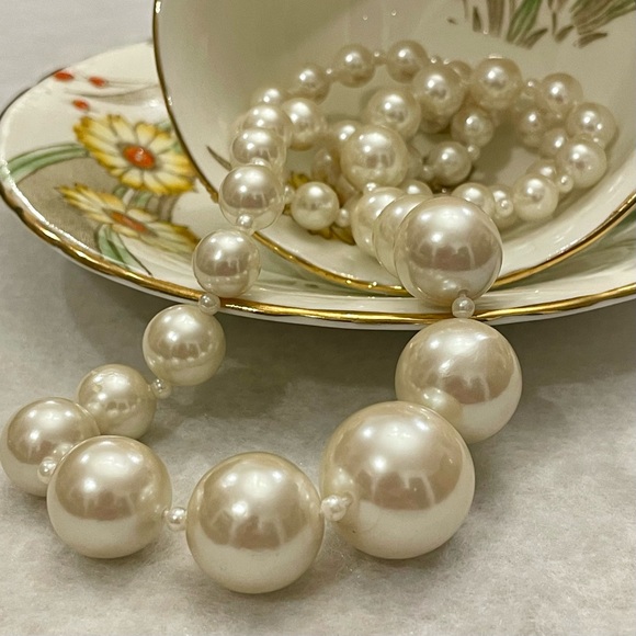 Vintage | Jewelry | Vintage Graduated Glass Pearls With Gold Tone ...